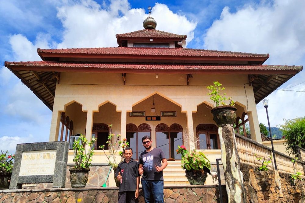 Masjid di Atas Awan: Hidden Gem Religi di Pulau Bali - Sabili.id